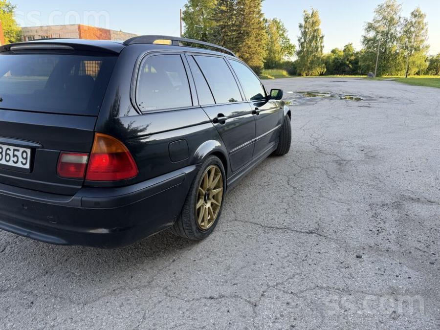 Black BMW 320 2003 in Dobele, with an engine capacity of 2.00 L and mileage of 418 thousand km for 2800 €, photo 3 on AUTOMOTO.COM.LV