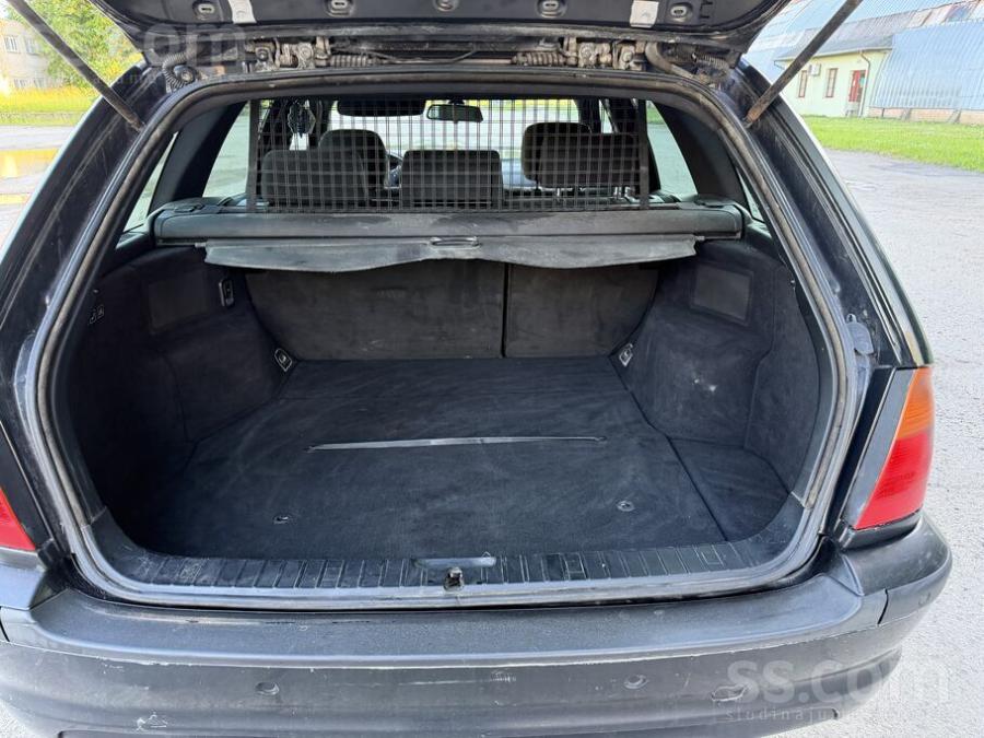 Black BMW 320 2003 in Dobele, with an engine capacity of 2.00 L and mileage of 418 thousand km for 2800 €, photo 8 on AUTOMOTO.COM.LV