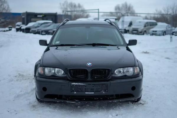 Black BMW 320 2003 in Liepaja, with an engine capacity of 2.00 L and mileage of 286 thousand km for 2650 €, photo 6 on AUTOMOTO.COM.LV