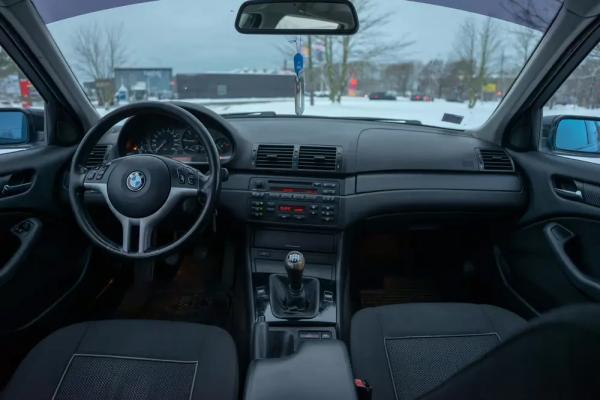 Black BMW 320 2003 in Liepaja, with an engine capacity of 2.00 L and mileage of 286 thousand km for 2650 €, photo 7 on AUTOMOTO.COM.LV