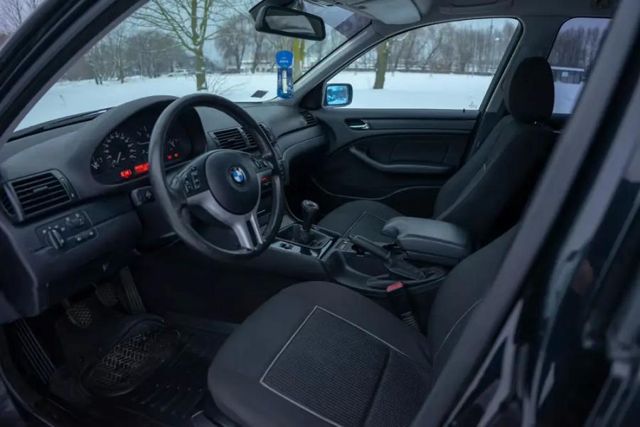 Melns BMW 320 2003 Liepāja, ar dzinēja tilpumu 2.00 L un nobraukumu 286 tūkst. km par 2650 €, foto 9 vietnē AUTOMOTO.COM.LV