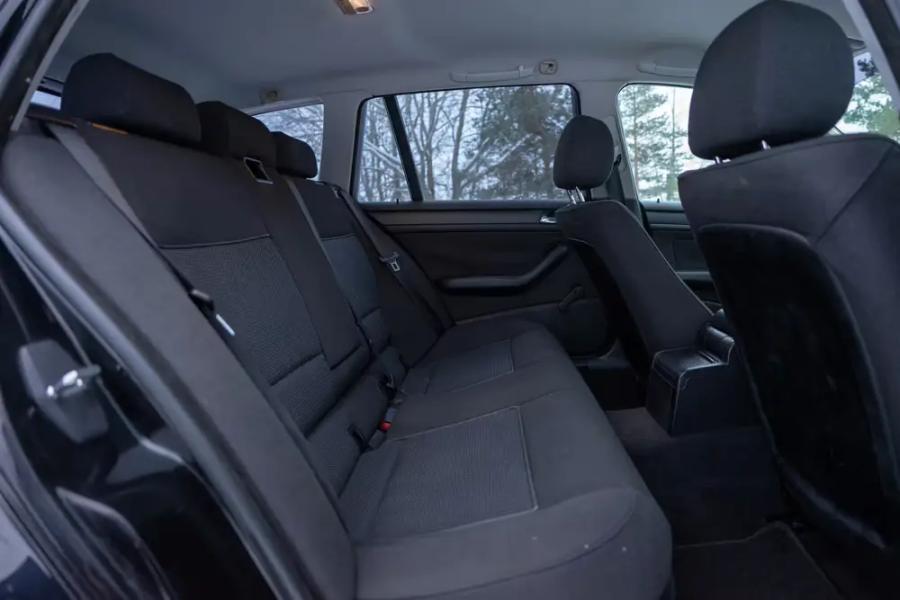 Melns BMW 320 2003 Liepāja, ar dzinēja tilpumu 2.00 L un nobraukumu 286 tūkst. km par 2650 €, foto 12 vietnē AUTOMOTO.COM.LV