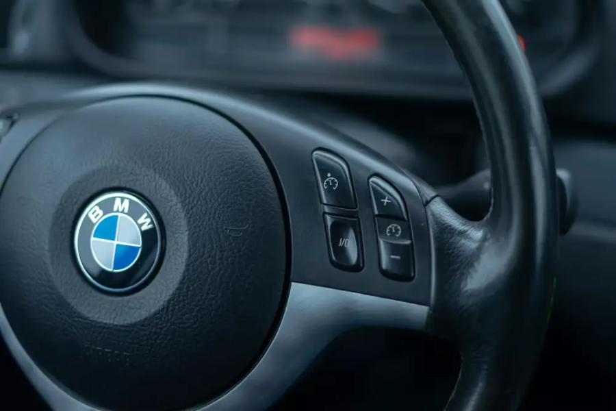 Melns BMW 320 2003 Liepāja, ar dzinēja tilpumu 2.00 L un nobraukumu 286 tūkst. km par 2650 €, foto 18 vietnē AUTOMOTO.COM.LV