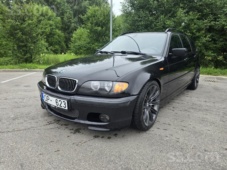 Black BMW 320 2003 in Riga, with an engine capacity of 2.00 L and mileage of 311 thousand km for 2750 €, photo 1 on AUTOMOTO.COM.LV