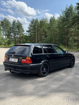 Black BMW 320 2003 in Riga, with an engine capacity of 2.20 L and mileage of 350 thousand km for 1850 €, photo 4 on AUTOMOTO.COM.LV