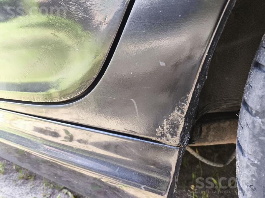 Black BMW 320 2003 in Valmiera, with an engine capacity of 2.00 L and mileage of 410 thousand km for 1750 €, photo 8 on AUTOMOTO.COM.LV