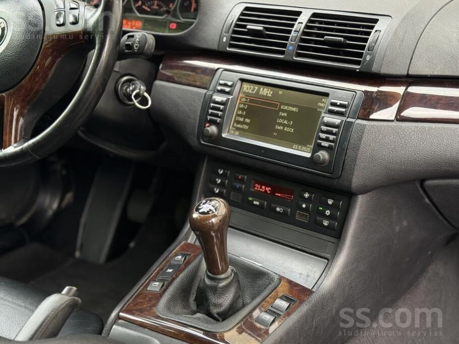 Black BMW 320 2004 in Jelgava, with an engine capacity of 2.00 L and mileage of 298 thousand km for 3390 €, photo 12 on AUTOMOTO.COM.LV