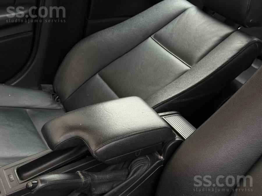 Black BMW 320 2004 in Jelgava, with an engine capacity of 2.00 L and mileage of 298 thousand km for 3390 €, photo 16 on AUTOMOTO.COM.LV
