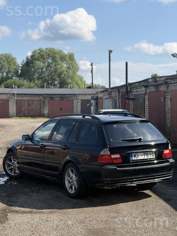 Black BMW 320 2004 in Riga, with an engine capacity of 2.00 L and mileage of 440 thousand km for 2600 €, photo 3 on AUTOMOTO.COM.LV