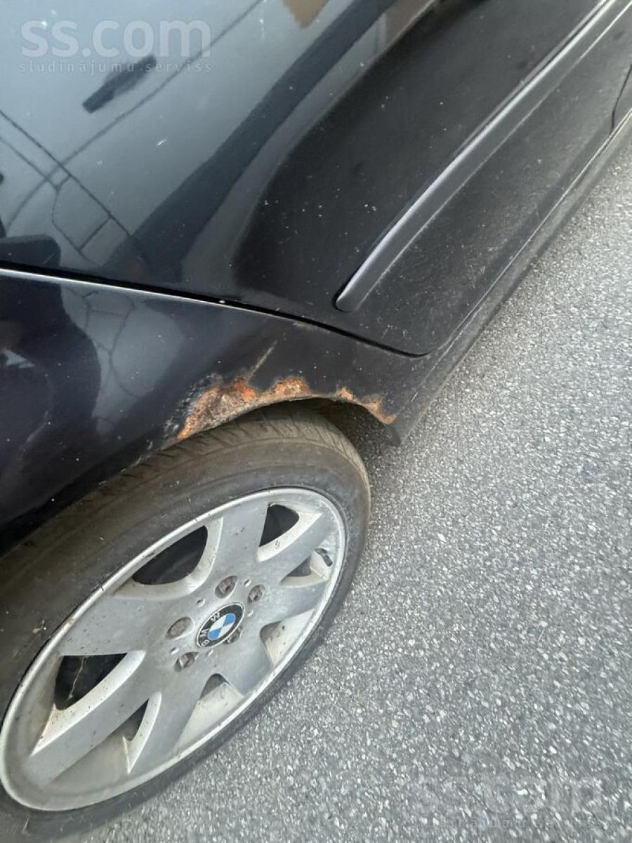 Melns BMW 320 2004 Valmiera, ar dzinēja tilpumu 2.00 L un nobraukumu 286 tūkst. km par 1100 €, foto 4 vietnē AUTOMOTO.COM.LV