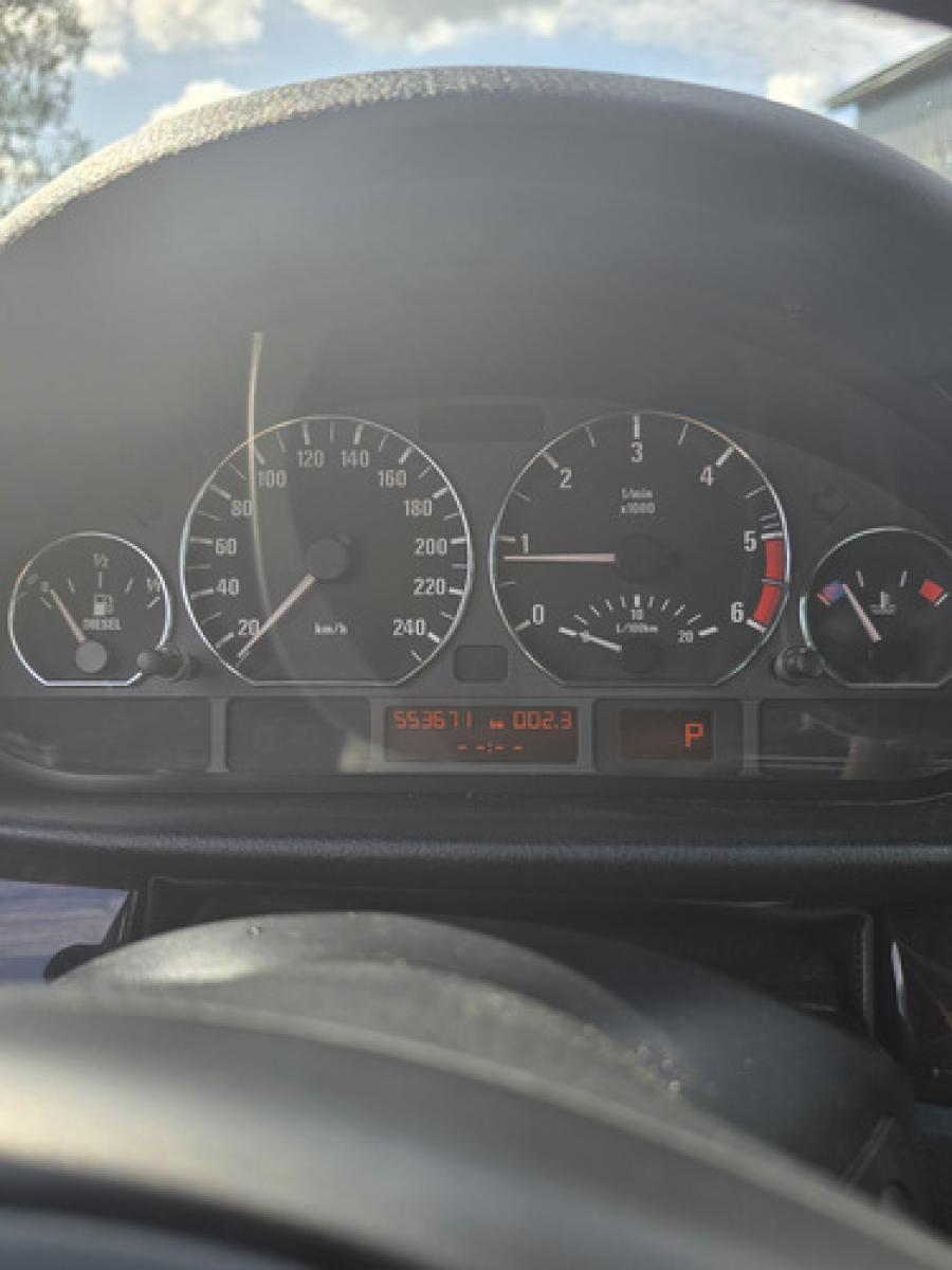 Black BMW 320 2004 in Rakvere, with an engine capacity of 0.00 L and mileage of 552 thousand km for 2550 €, photo 11 on AUTOMOTO.COM.LV