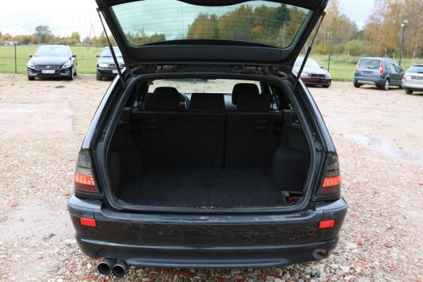 Melns BMW 320 2004 Kuldīga, ar dzinēja tilpumu 3.00 L un nobraukumu 481 tūkst. km par 3200 €, foto 9 vietnē AUTOMOTO.COM.LV