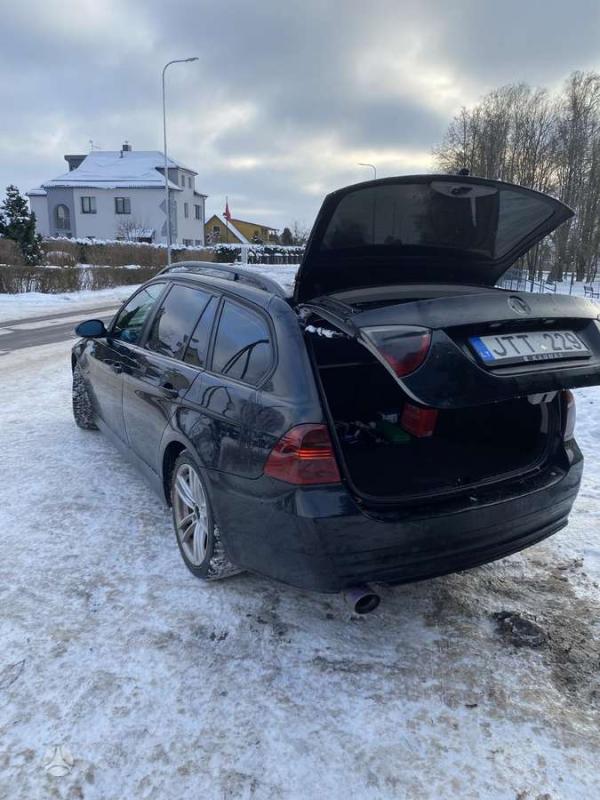 Melns BMW 320 2005 Kauņa, ar dzinēja tilpumu 2.00 L un nobraukumu 376 tūkst. km par 3000 €, foto 3 vietnē AUTOMOTO.COM.LV