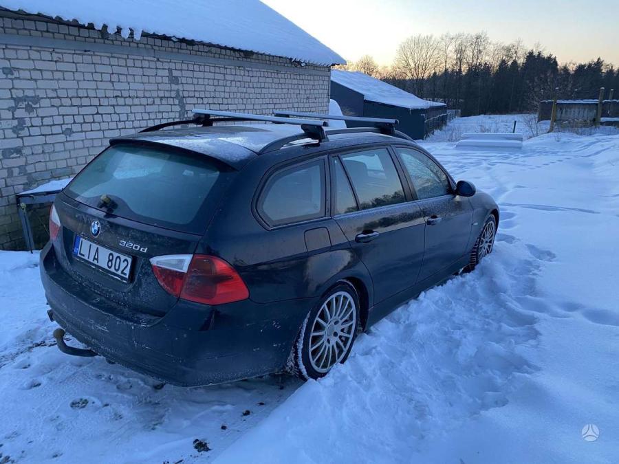 Melns BMW 320 2005 Viļņa, ar dzinēja tilpumu 2.00 L un nobraukumu 363 tūkst. km par 1650 €, foto 3 vietnē AUTOMOTO.COM.LV