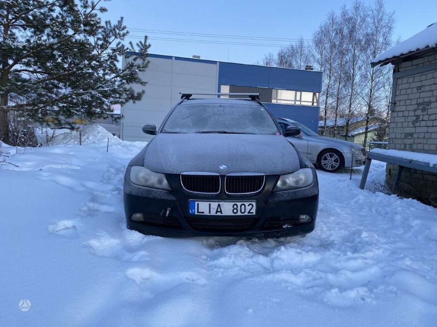 Melns BMW 320 2005 Viļņa, ar dzinēja tilpumu 2.00 L un nobraukumu 363 tūkst. km par 1650 €, foto 4 vietnē AUTOMOTO.COM.LV