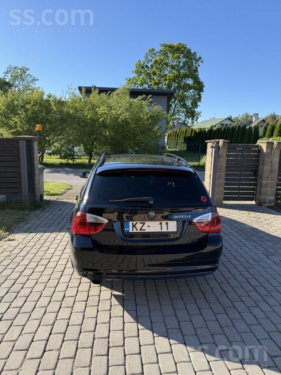 Black BMW 320 2005 in Riga, with an engine capacity of 2.00 L and mileage of 342 thousand km for 5800 €, photo 5 on AUTOMOTO.COM.LV