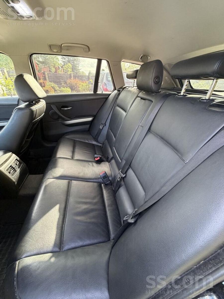 Black BMW 320 2005 in Riga, with an engine capacity of 2.00 L and mileage of 342 thousand km for 5800 €, photo 11 on AUTOMOTO.COM.LV