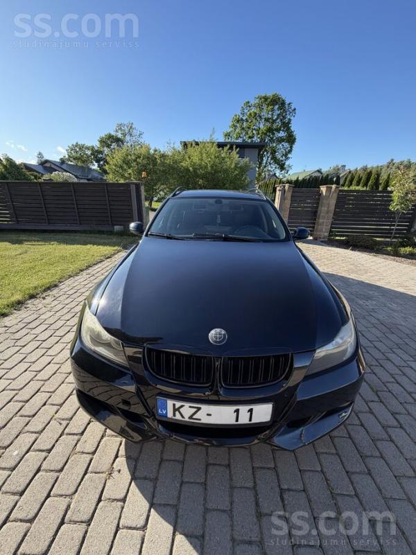 Black BMW 320 2005 in Riga, with an engine capacity of 2.00 L and mileage of 342 thousand km for 3500 €, photo 3 on AUTOMOTO.COM.LV