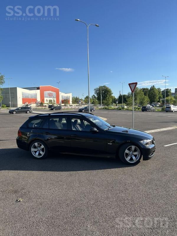 Melns BMW 320 2005 Jelgava, ar dzinēja tilpumu 2.00 L un nobraukumu 408 tūkst. km par 2750 €, foto 3 vietnē AUTOMOTO.COM.LV