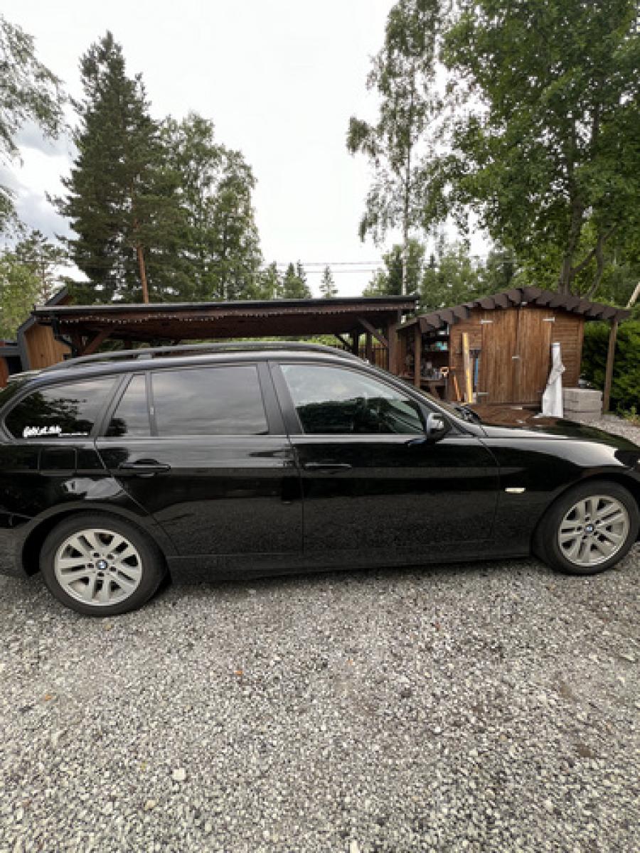 Black BMW 320 2005 in Tallinn, with an engine capacity of 2.00 L and mileage of 306 thousand km for 4000 €, photo 8 on AUTOMOTO.COM.LV