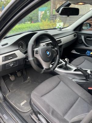 Black BMW 320 2005 in Tallinn, with an engine capacity of 2.00 L and mileage of 306 thousand km for 4000 €, photo 12 on AUTOMOTO.COM.LV