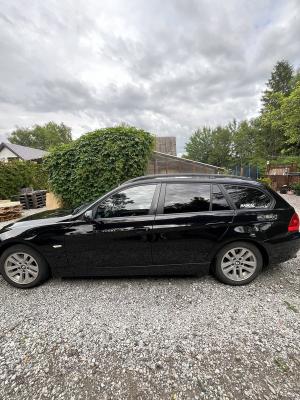 Black BMW 320 2005 in Tallinn, with an engine capacity of 2.00 L and mileage of 306 thousand km for 4000 €, photo 21 on AUTOMOTO.COM.LV