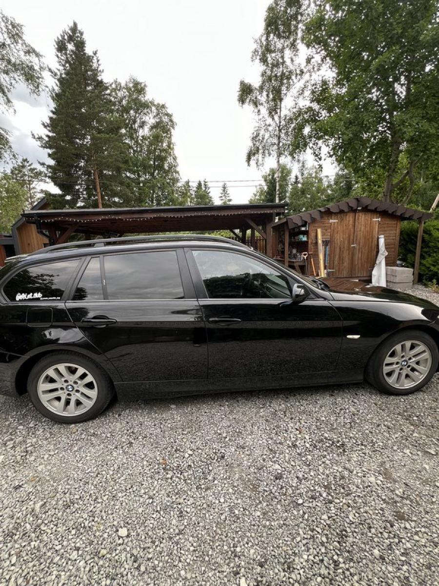 Black BMW 320 2005 in Tallinn, with an engine capacity of 2.00 L and mileage of 306 thousand km for 4000 €, photo 22 on AUTOMOTO.COM.LV