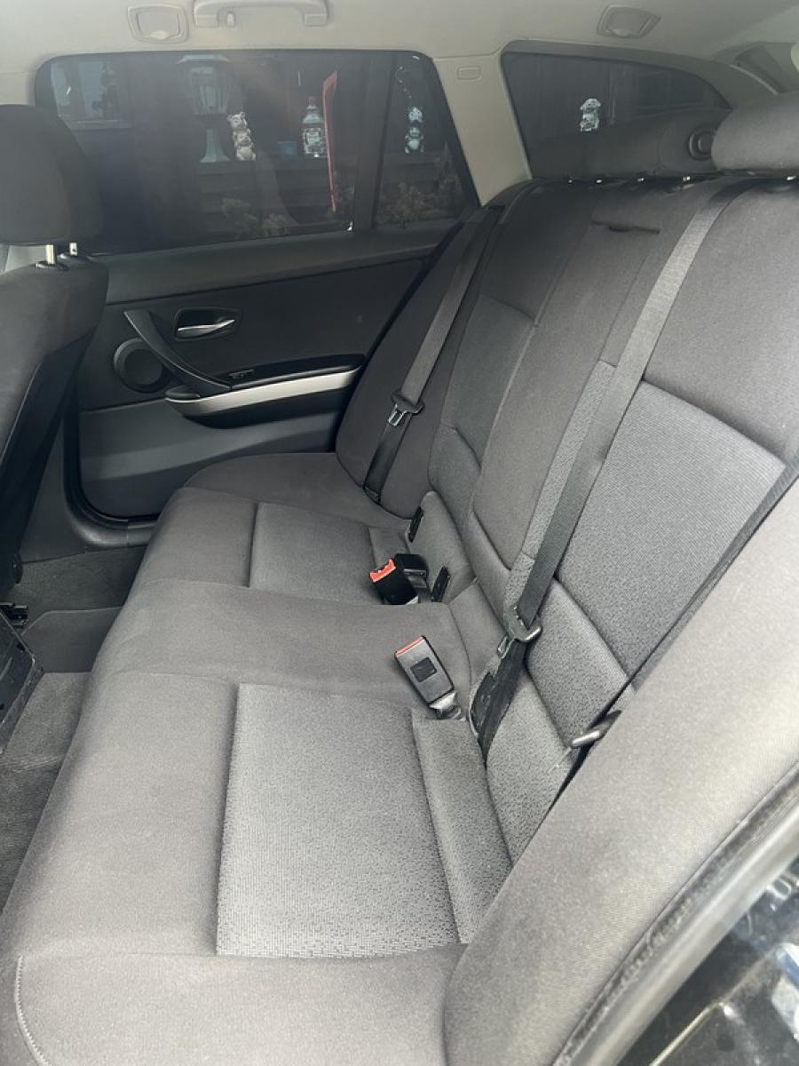 Black BMW 320 2005 in Tallinn, with an engine capacity of 2.00 L and mileage of 306 thousand km for 4000 €, photo 24 on AUTOMOTO.COM.LV