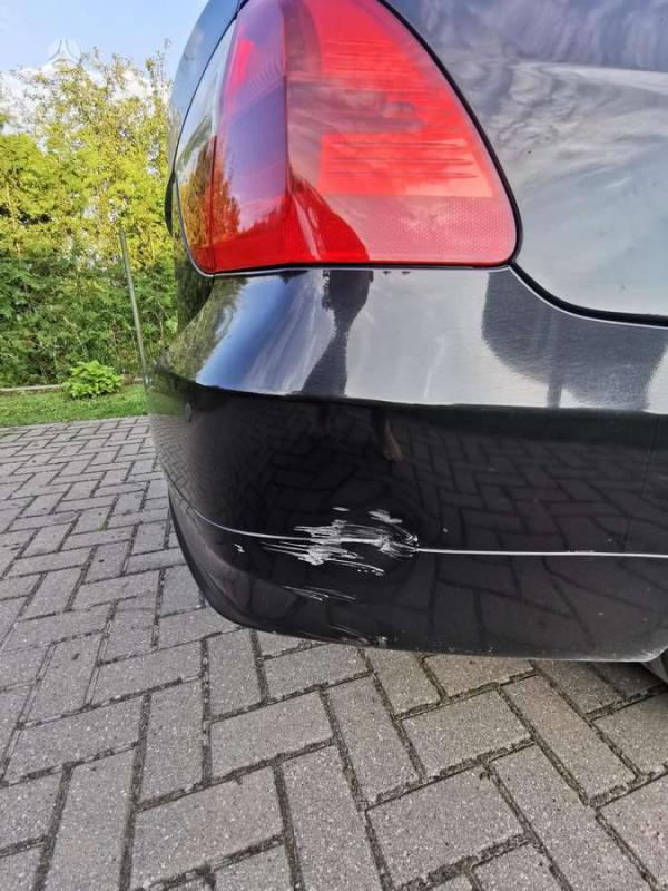 Melns BMW 320 2005 Kauņa, ar dzinēja tilpumu 2.00 L un nobraukumu 350 tūkst. km par 2800 €, foto 4 vietnē AUTOMOTO.COM.LV