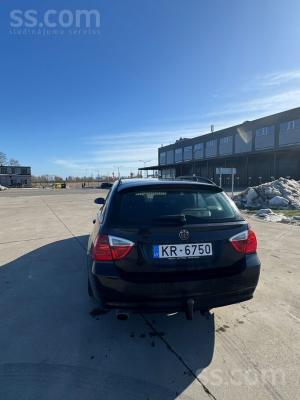 Melns BMW 320 2005 Liepāja, ar dzinēja tilpumu 2.00 L un nobraukumu 427 tūkst. km par 2300 €, foto 4 vietnē AUTOMOTO.COM.LV