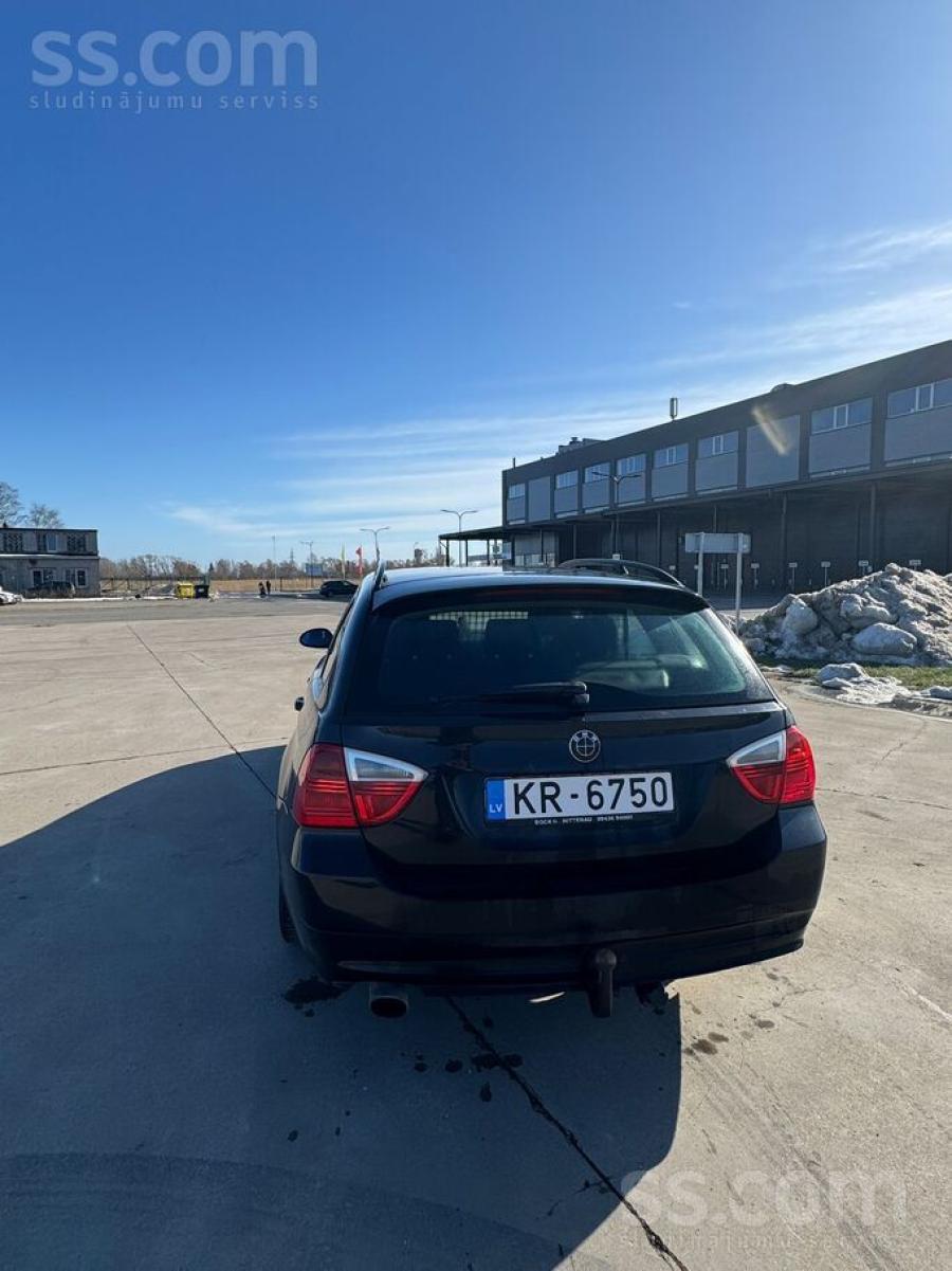 Melns BMW 320 2005 Liepāja, ar dzinēja tilpumu 2.00 L un nobraukumu 427 tūkst. km par 2300 €, foto 4 vietnē AUTOMOTO.COM.LV