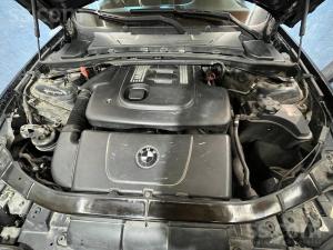 Melns BMW 320 2005 Liepāja, ar dzinēja tilpumu 2.00 L un nobraukumu 427 tūkst. km par 2300 €, foto 11 vietnē AUTOMOTO.COM.LV