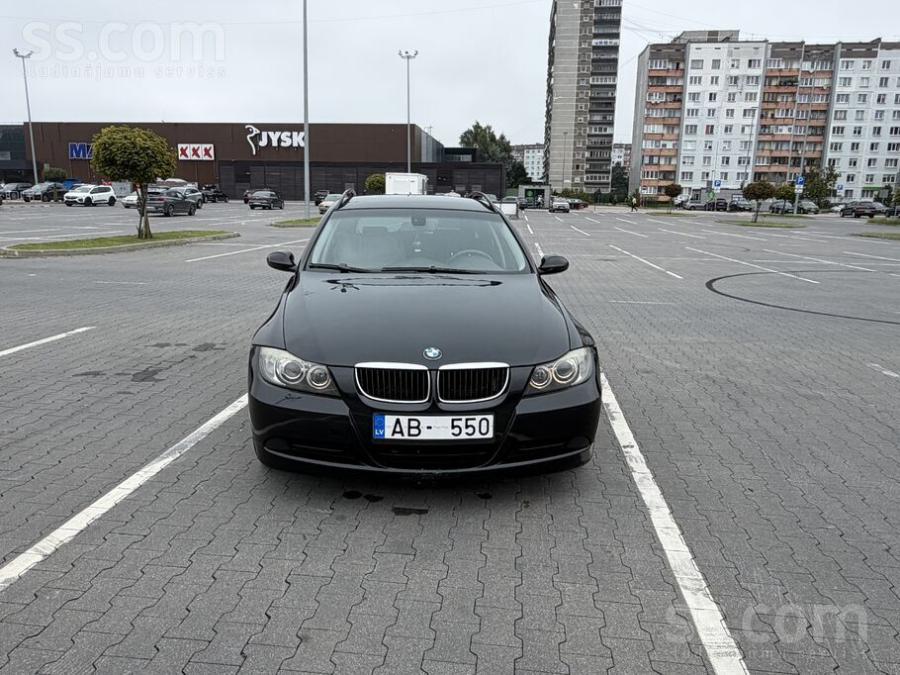 Black BMW 320 2005 in Riga, with an engine capacity of 2.00 L and mileage of 395 thousand km for 3550 €, photo 1 on AUTOMOTO.COM.LV