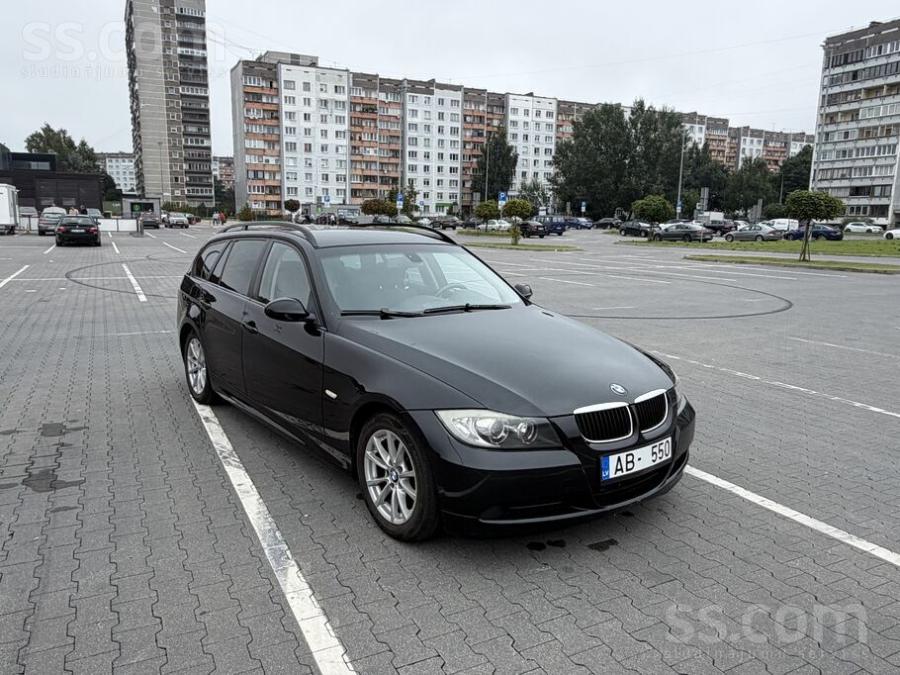 Black BMW 320 2005 in Riga, with an engine capacity of 2.00 L and mileage of 395 thousand km for 3550 €, photo 3 on AUTOMOTO.COM.LV