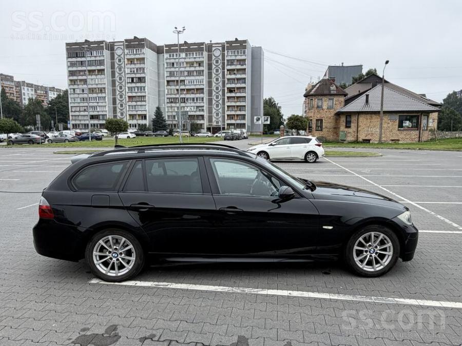 Black BMW 320 2005 in Riga, with an engine capacity of 2.00 L and mileage of 395 thousand km for 3550 €, photo 4 on AUTOMOTO.COM.LV