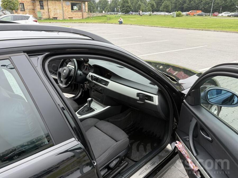 Black BMW 320 2005 in Riga, with an engine capacity of 2.00 L and mileage of 395 thousand km for 3550 €, photo 11 on AUTOMOTO.COM.LV