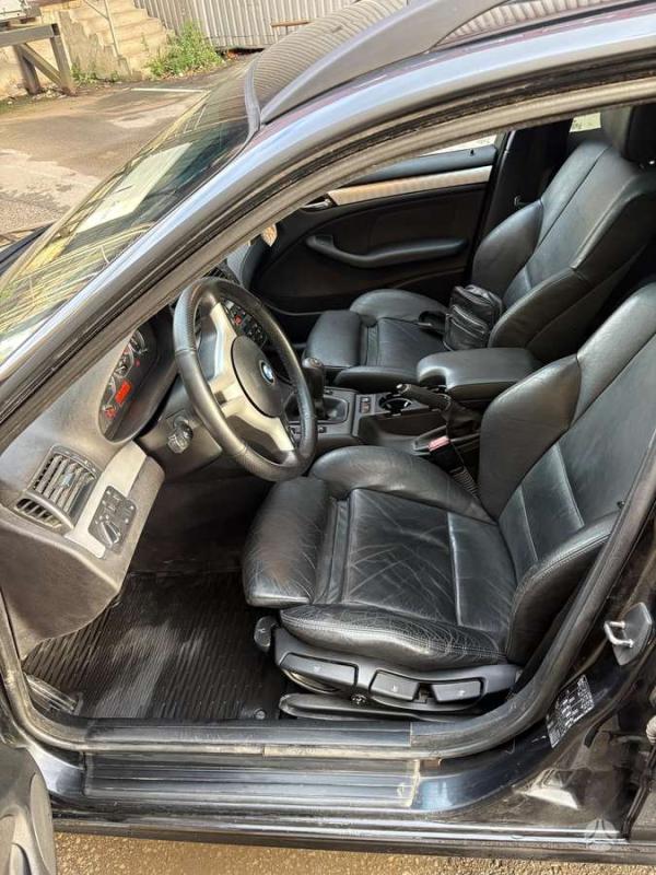 Black BMW 320 2005 in Siauliai, with an engine capacity of 2.00 L and mileage of 395 thousand km for 2300 €, photo 7 on AUTOMOTO.COM.LV