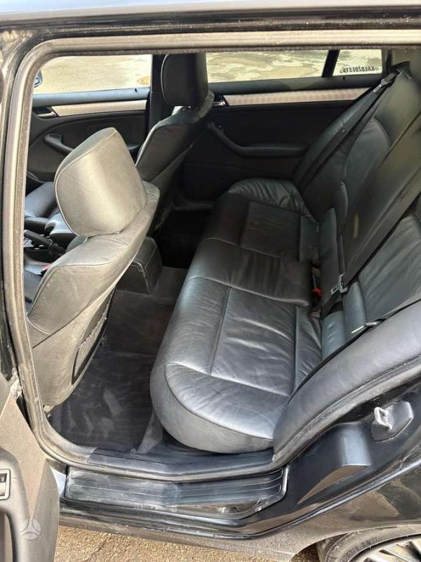 Black BMW 320 2005 in Siauliai, with an engine capacity of 2.00 L and mileage of 395 thousand km for 2300 €, photo 8 on AUTOMOTO.COM.LV