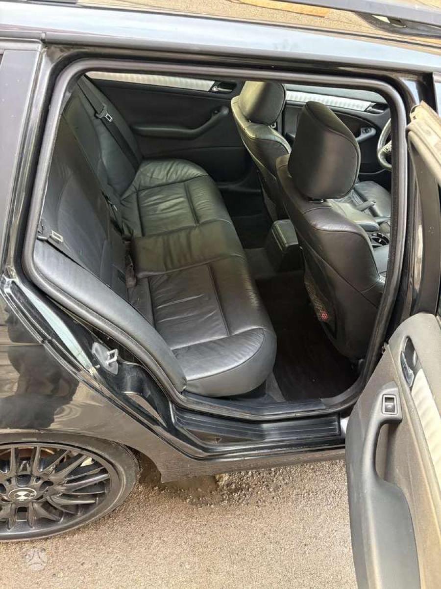 Melns BMW 320 2005 Šauļi, ar dzinēja tilpumu 2.00 L un nobraukumu 395 tūkst. km par 2300 €, foto 9 vietnē AUTOMOTO.COM.LV