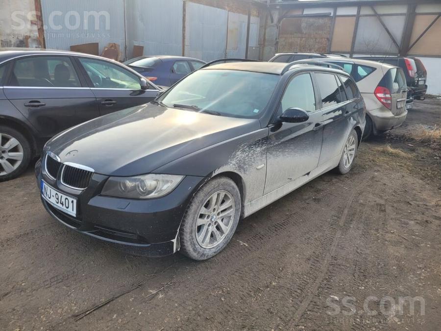 Black BMW 320 2005 in Riga, with an engine capacity of 2.00 L and mileage of 296 thousand km for 1300 €, photo 1 on AUTOMOTO.COM.LV