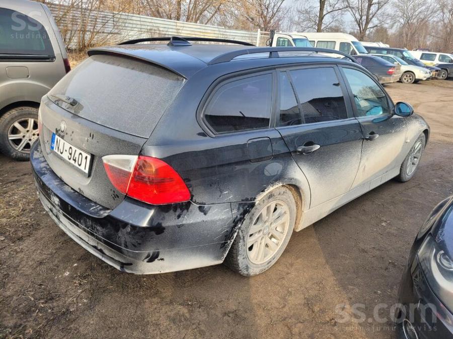 Black BMW 320 2005 in Riga, with an engine capacity of 2.00 L and mileage of 296 thousand km for 1300 €, photo 4 on AUTOMOTO.COM.LV