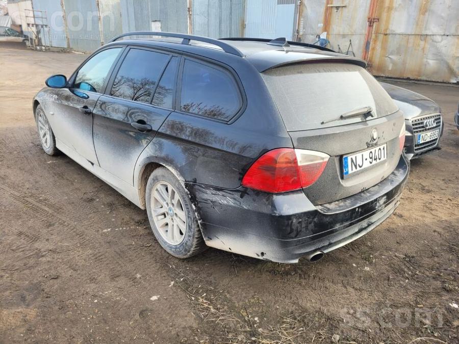 Black BMW 320 2005 in Riga, with an engine capacity of 2.00 L and mileage of 296 thousand km for 1300 €, photo 5 on AUTOMOTO.COM.LV