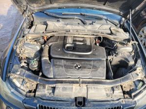 Black BMW 320 2005 in Riga, with an engine capacity of 2.00 L and mileage of 296 thousand km for 1300 €, photo 6 on AUTOMOTO.COM.LV