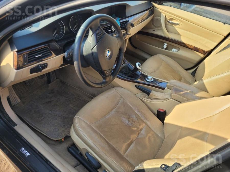 Black BMW 320 2005 in Riga, with an engine capacity of 2.00 L and mileage of 296 thousand km for 1300 €, photo 7 on AUTOMOTO.COM.LV