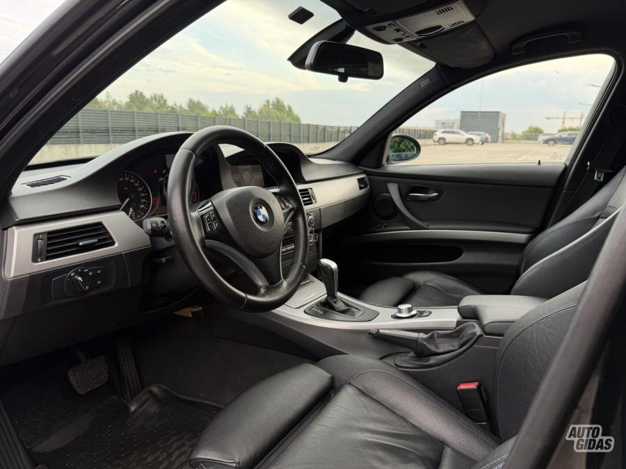 Black BMW 320 2005 in Vilnius, with an engine capacity of 2.00 L and mileage of 415 thousand km for 3500 €, photo 13 on AUTOMOTO.COM.LV