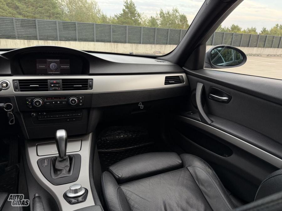 Black BMW 320 2005 in Vilnius, with an engine capacity of 2.00 L and mileage of 415 thousand km for 3500 €, photo 16 on AUTOMOTO.COM.LV
