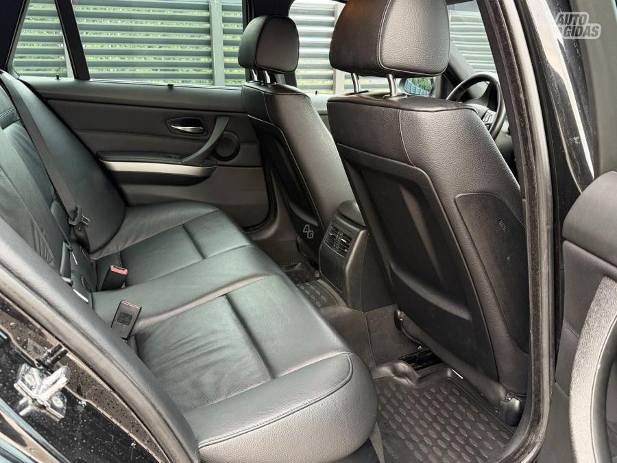 Black BMW 320 2005 in Vilnius, with an engine capacity of 2.00 L and mileage of 415 thousand km for 3500 €, photo 26 on AUTOMOTO.COM.LV