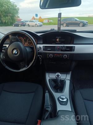 Black BMW 320 2006 in Riga, with an engine capacity of 2.00 L and mileage of 282 thousand km for 4000 €, photo 2 on AUTOMOTO.COM.LV