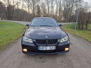 Black BMW 320 2006 in Kretinga, with an engine capacity of 2.00 L and mileage of 441 thousand km for 2350 €, photo 3 on AUTOMOTO.COM.LV