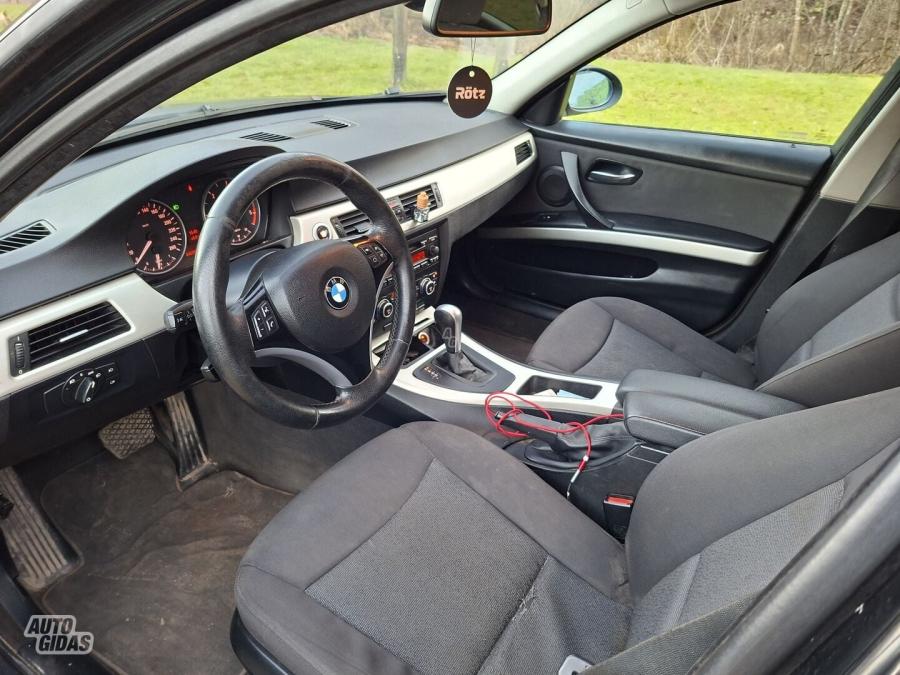 Melns BMW 320 2006 Kretinga, ar dzinēja tilpumu 2.00 L un nobraukumu 404 tūkst. km par 2250 €, foto 13 vietnē AUTOMOTO.COM.LV